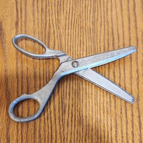Griffon | Other | Vintage Hearthside Deluxe Griffon Pinking Shears Scissors | Poshmark